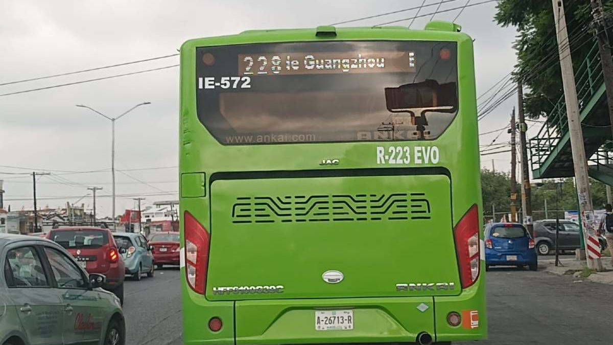 Camiones Verdes en NL Muestran Destinos Falsos y sin WiFi